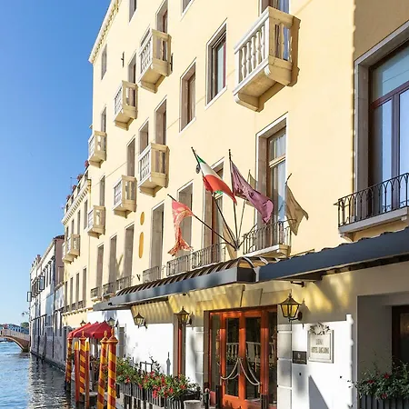 Hotel Rialto Venice | Italy